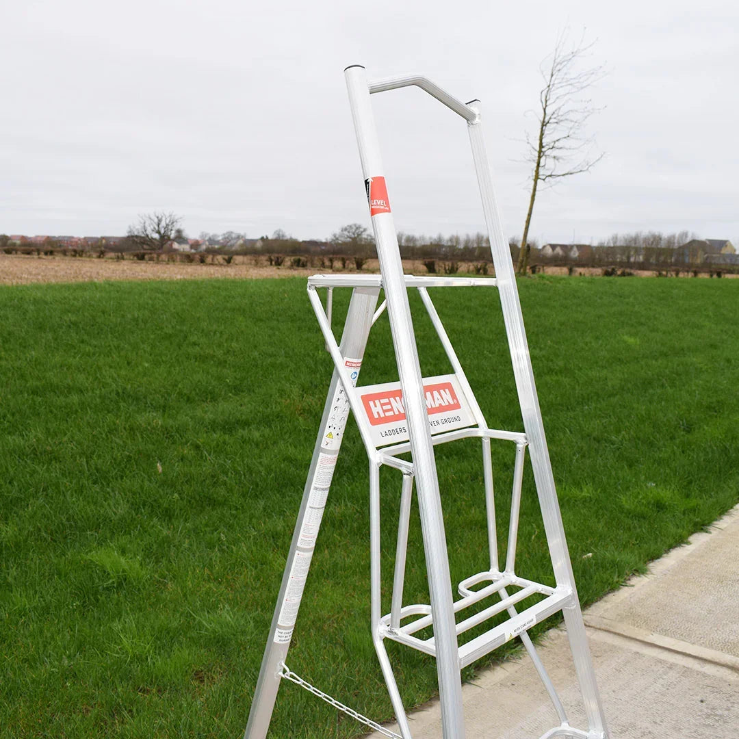 Henchman Rear Adjustable Leg Tripod Ladder | 1 Adjustable Leg
