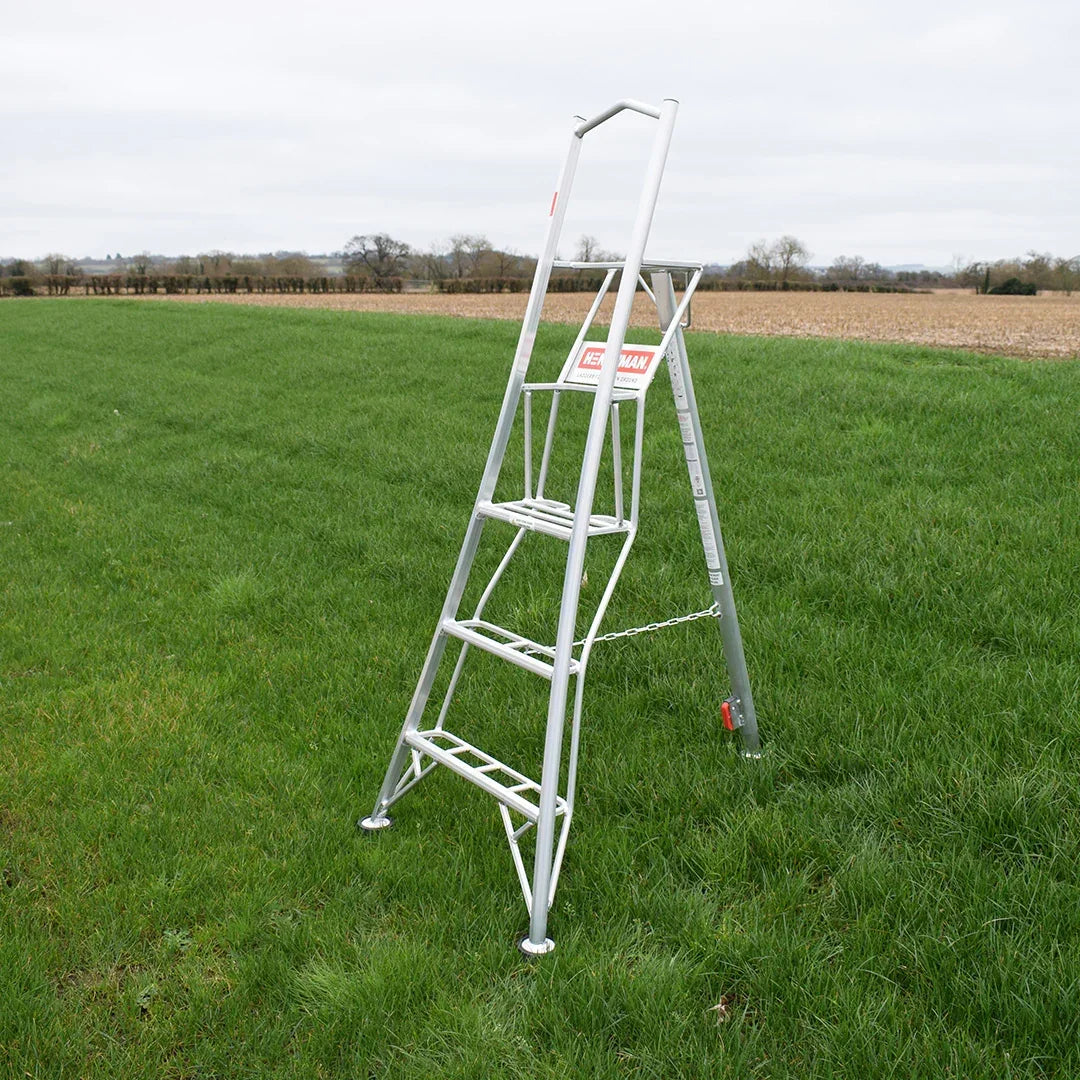 Henchman Rear Adjustable Leg Tripod Ladder | 1 Adjustable Leg