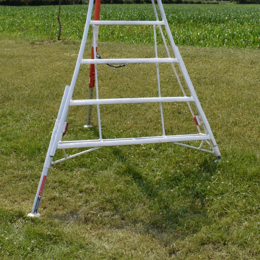 Henchman Fully Adjustable PRO Tripod Ladder | EN131 Ladder